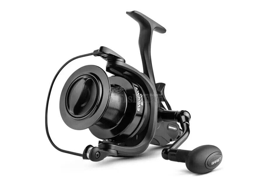 Byu carp reels Brain Evidence Reel 7000S in a fishing tackle shop